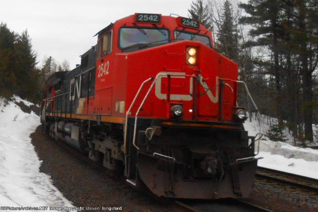 CN 2542 Shoves Back
